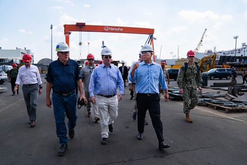 Hanwha’s Kim Dong-kwan Meets US Navy Secretary at Philly Shipyard ...