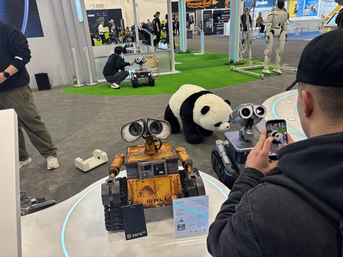 This Year's CES Showcases a 'Robot Parade'—Fierce Competition from Home ...